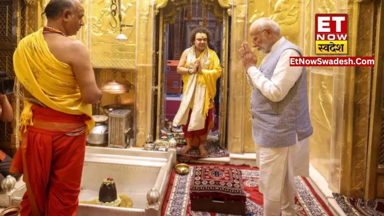 काशी में PM Modi! दशाश्वमेध घाट पर गंगा आरती के बाद प्रधानमंत्री मोदी ...