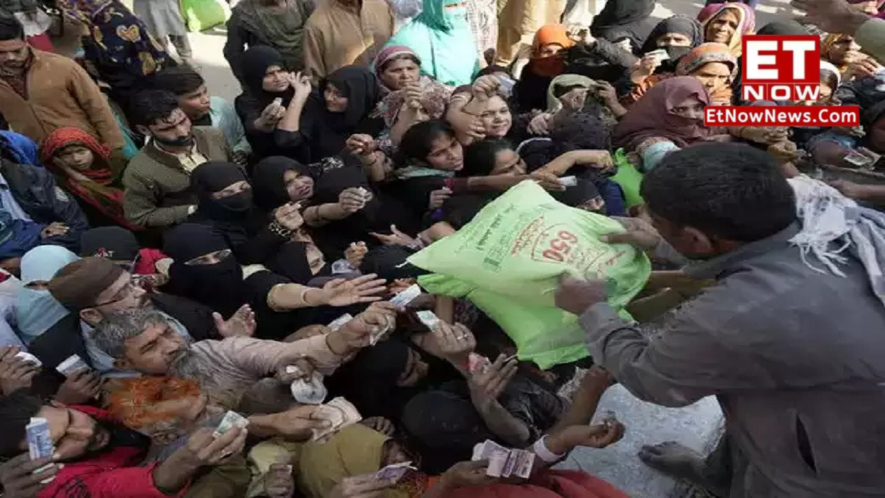 Pakistan: Pakistan crisis: 75 years post-independence, 40% population ...