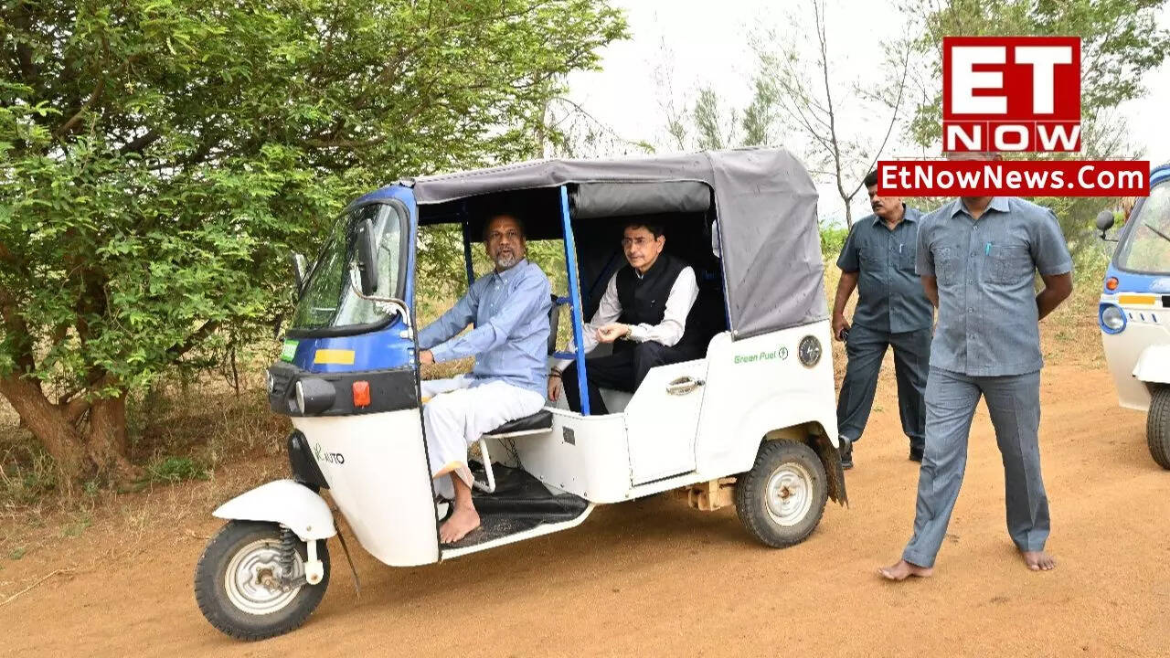 VIRAL PIC! $6 billion valuation! Zoho Founder Sridhar Vembu drives Tamil Nadu Governor in ...