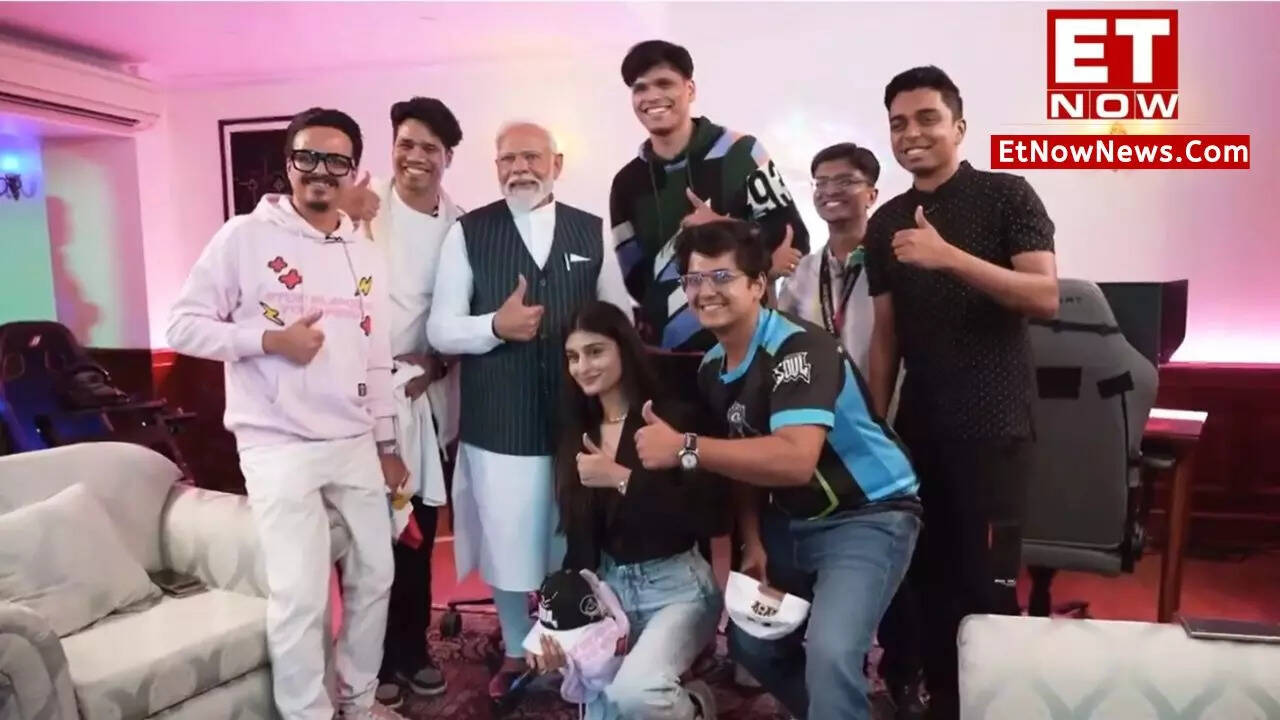 'Mummy, Papa... Tumhara Beta Modiji Ke Saath...' 'Cool' PM Modi meets ...