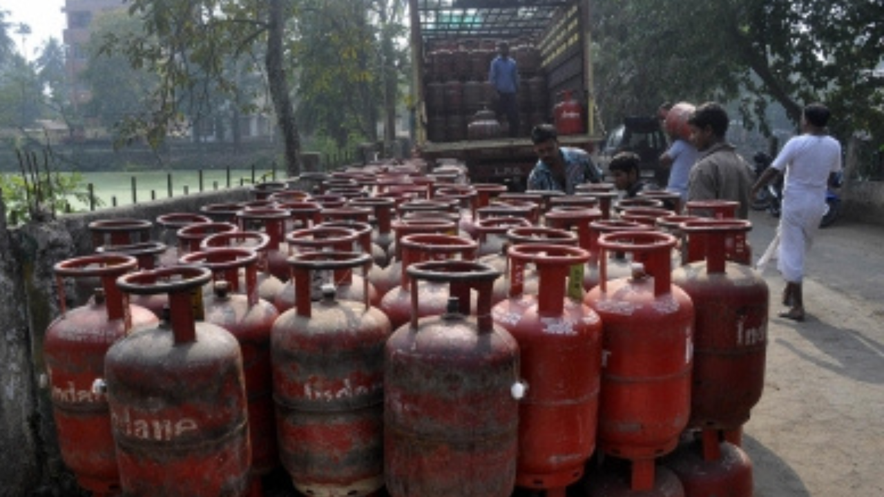 LPG prices in Delhi: Commercial price of cylinder slashed, domestic LPG cylinders price remains ...